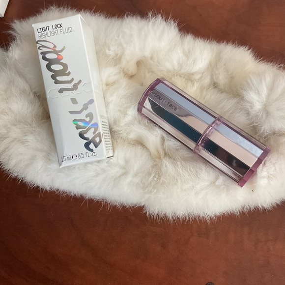 about face | Makeup | Light Lock Highlighter Silver | Poshmark